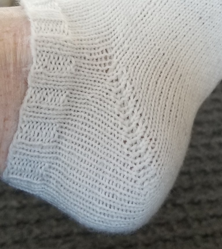 Fish Lips Kiss Heel – Yarns from the Lake