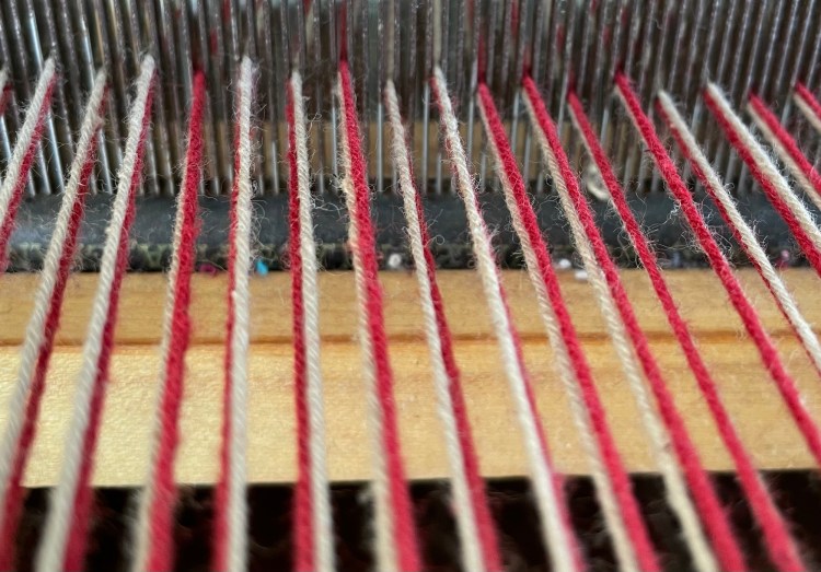 Structo Artcraft Loom – Yarns from the Lake