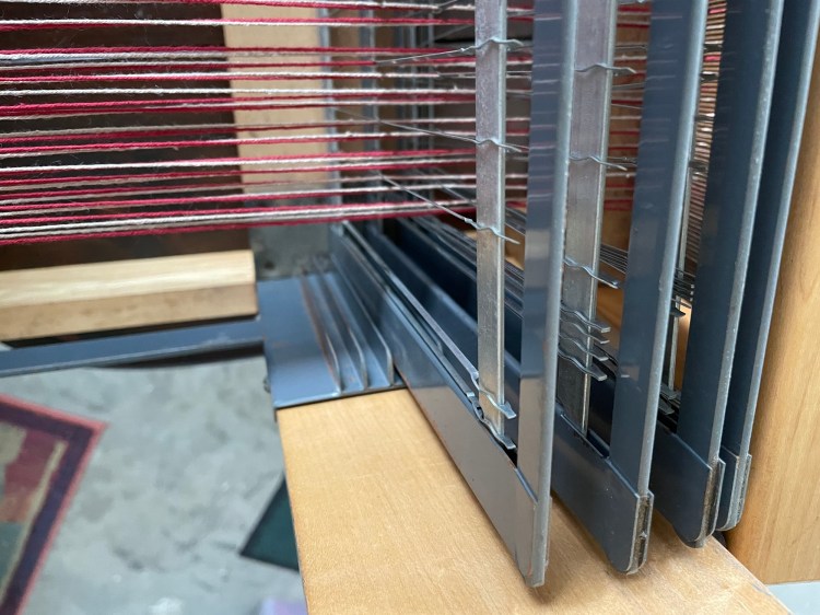 Structo Artcraft Loom – Yarns from the Lake