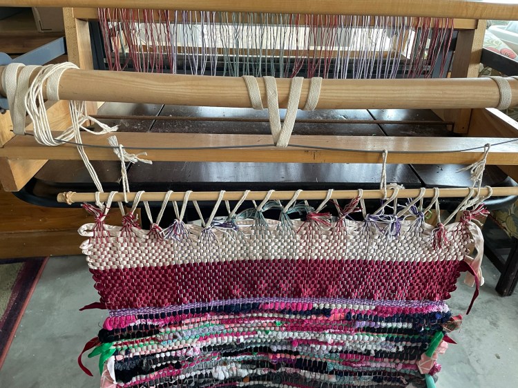 Structo Artcraft Loom – Yarns from the Lake