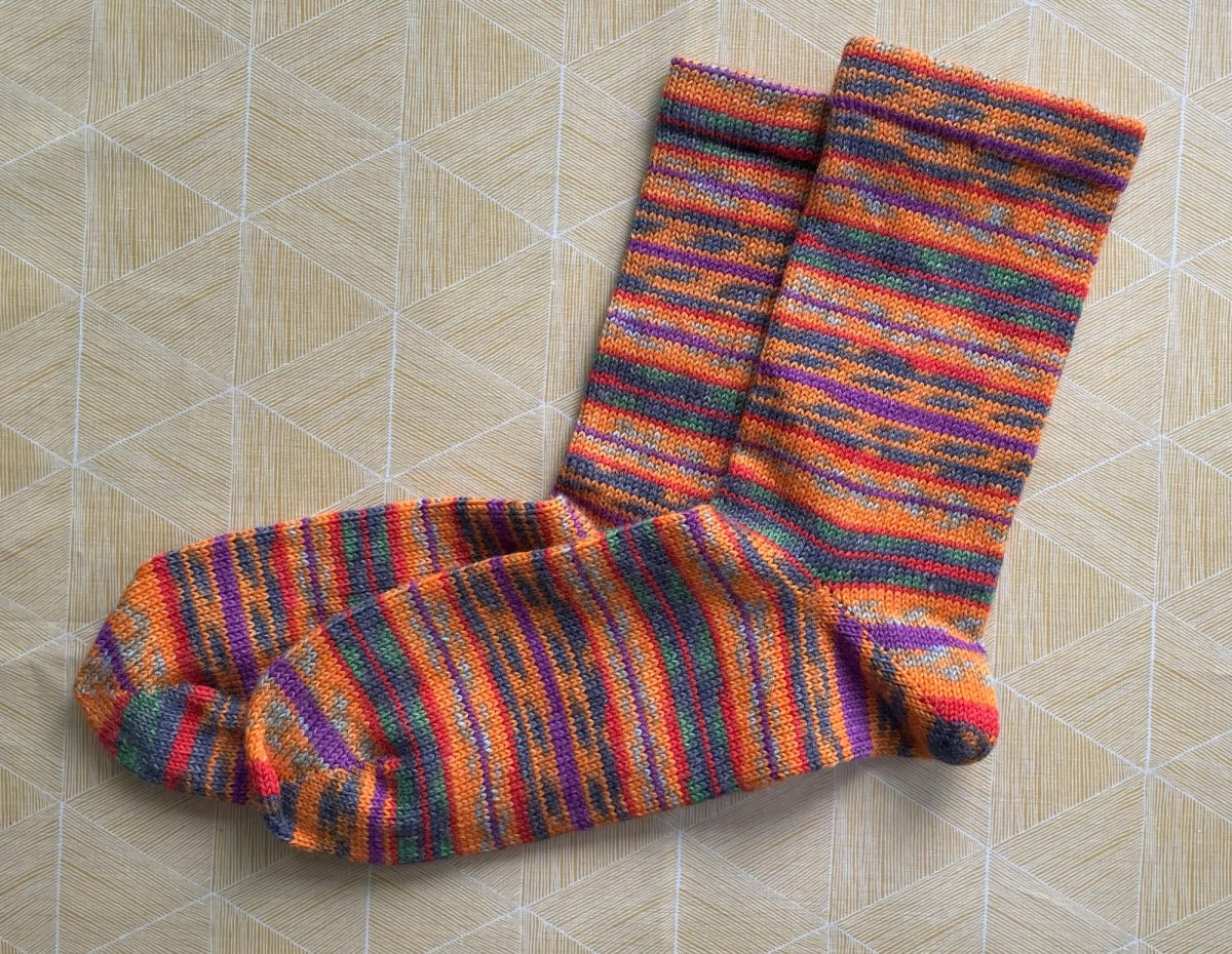 Heels & Toes – Yarns from the Lake